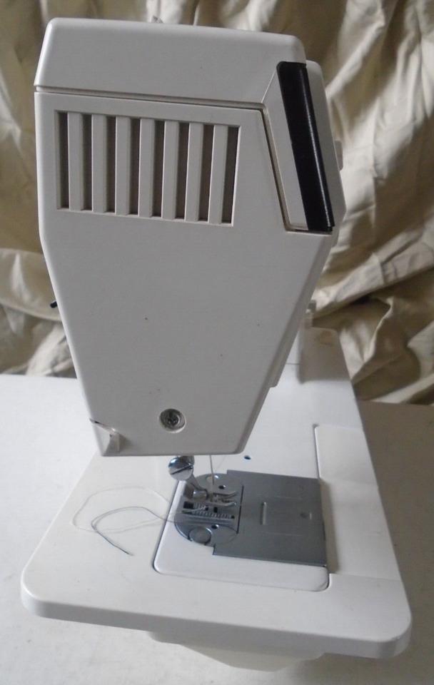 Singer 4572 Automatic One Step Buttonhole Sewing Machine FOR PARTS ONLY ...