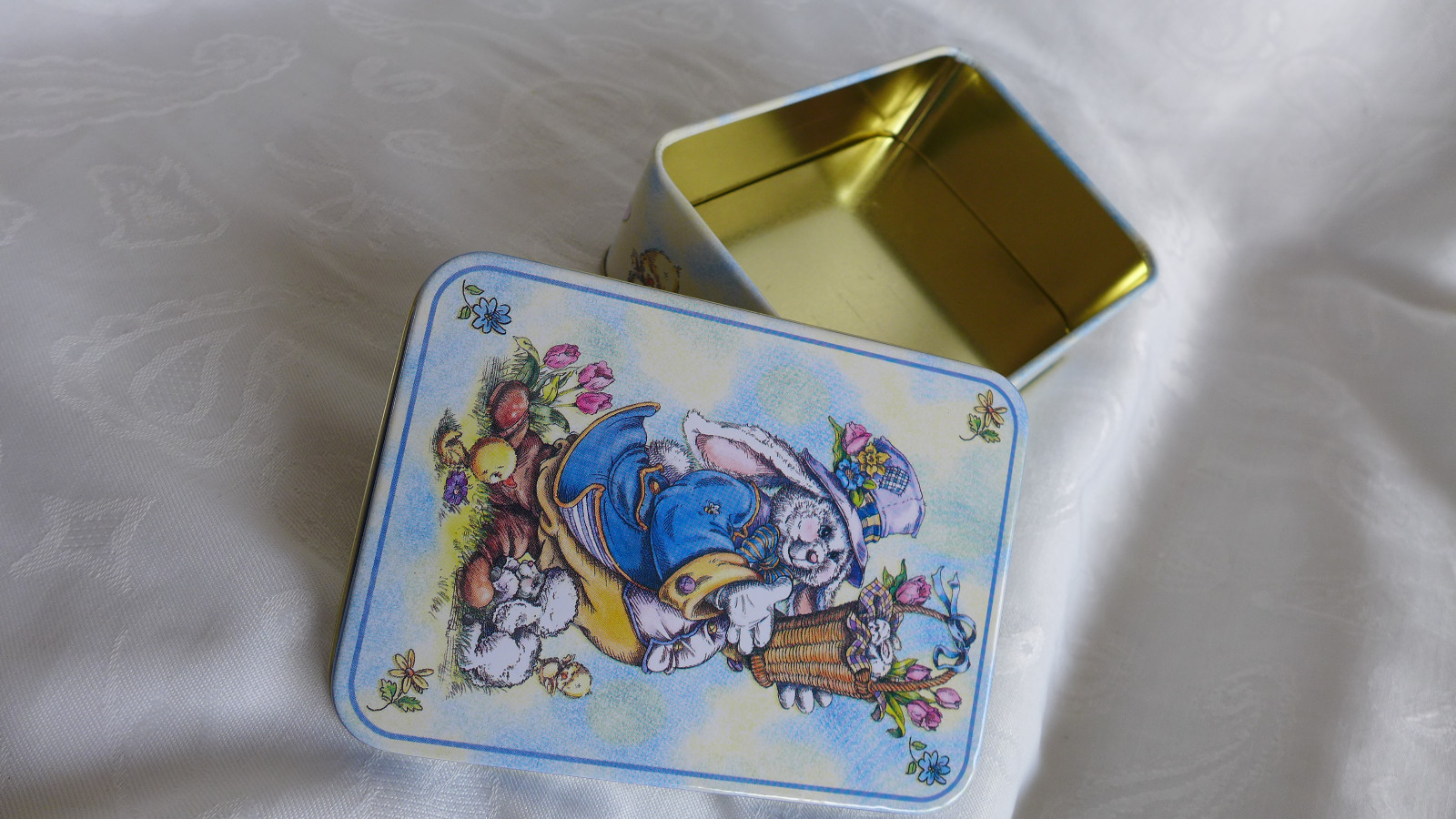 HANDMADE PAINTED METAL BOX HOME DECOR FOR YOUR TREASURES 5 X 4 X 1.7 ...