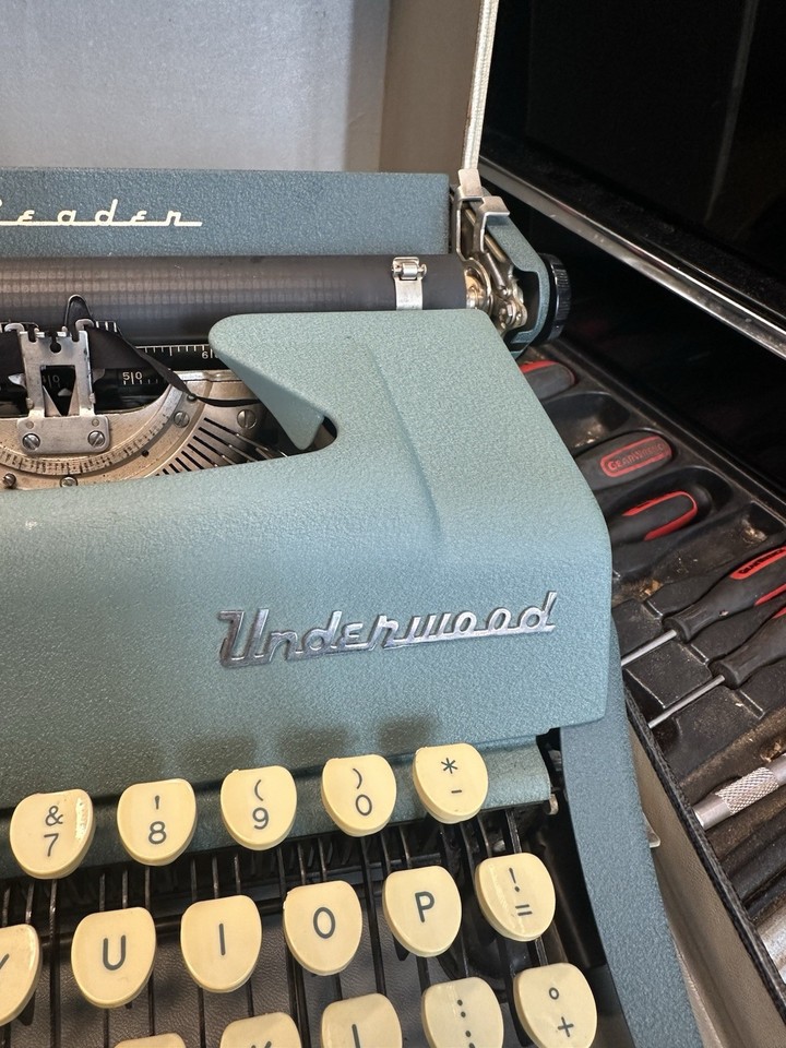 Vintage 1940's Underwood Leader Manual Typewriter with Case and Manual ...