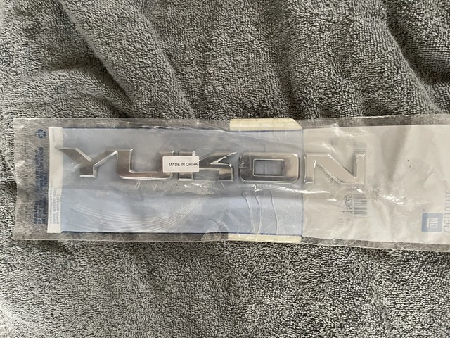 OEM 2014 GMC Yukon Liftgate Tailgate Door Chrome Emblem 15825690 for ...