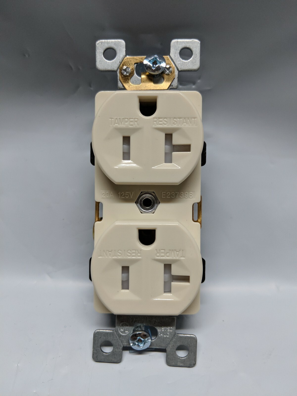 (20 pc) 20A Standard Duplex Receptacles 20 Amp Tamper Resistant Light ...