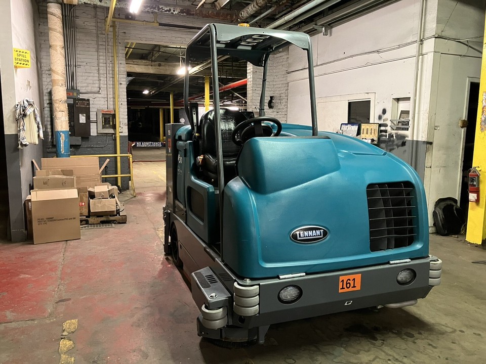 2021 Tennant M30 Ride on Sweeper Scrubber | eBay