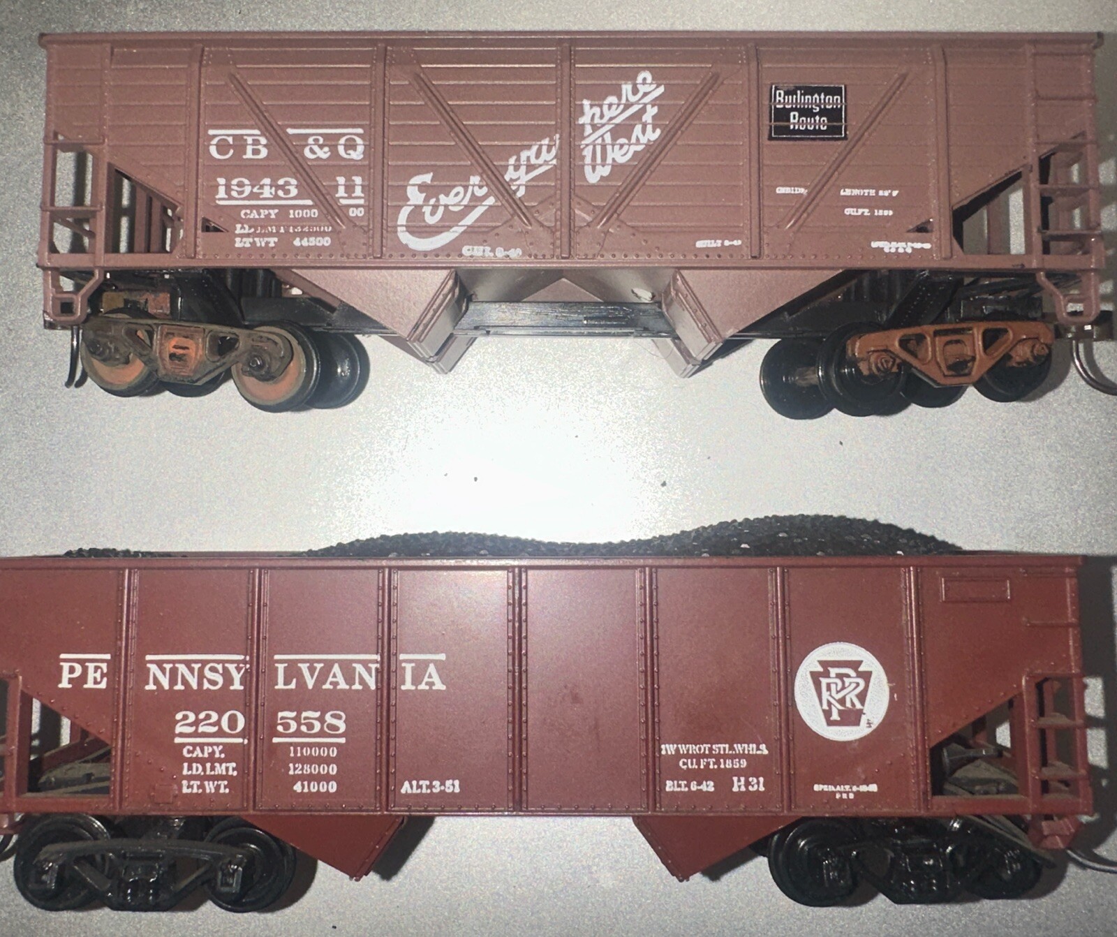 2 (TWO) HO 2-Bay Hoppers w/Coal. CB&Q Side Braced, Weathered. PRR ...