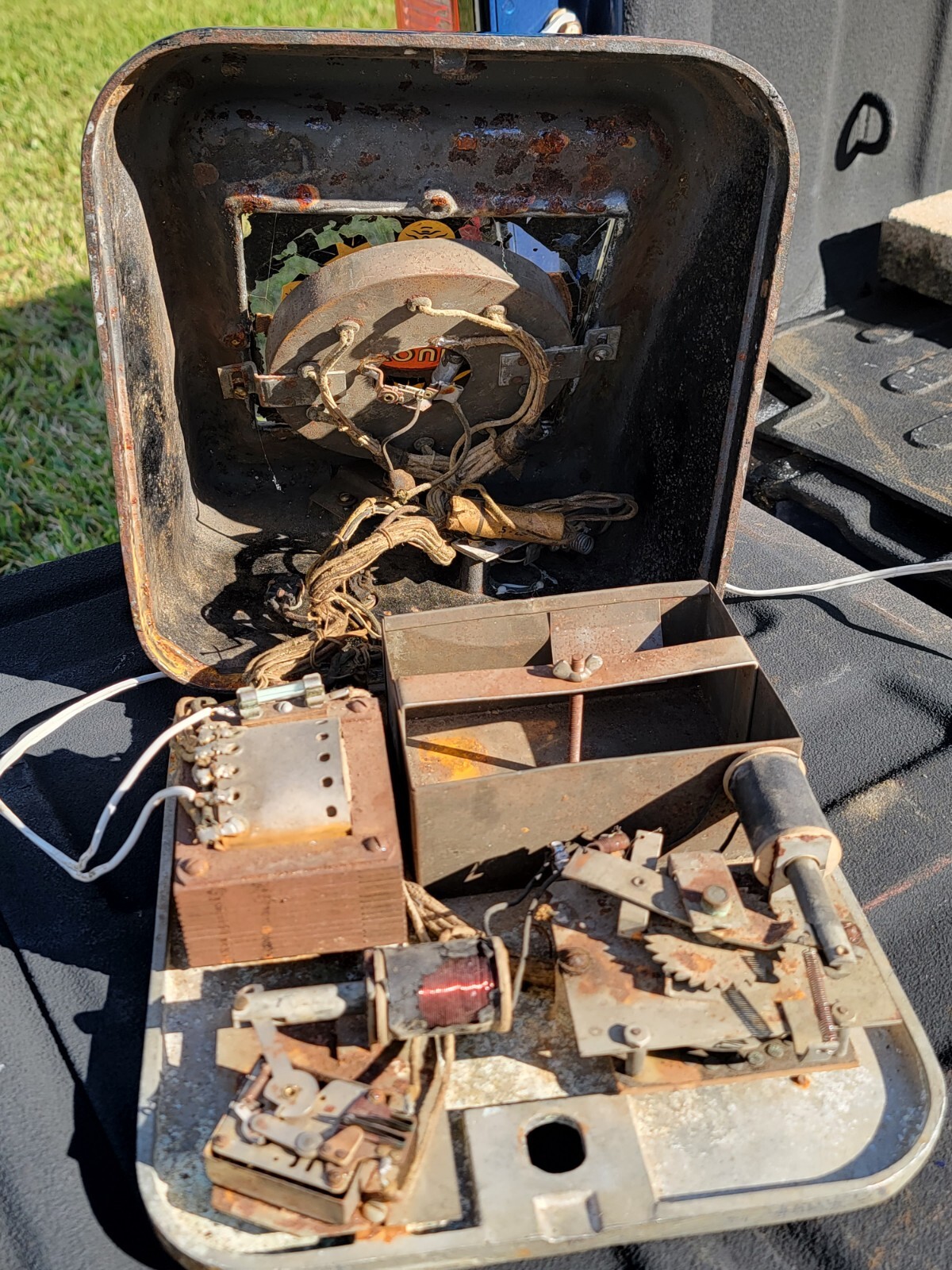 Vintage EM Your Change Master Crown Machine Co Trade Stimulator Game ...