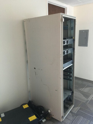 Compaq Full Size Server Rackmount Enclosure Cabinets on Wheels - Make ...