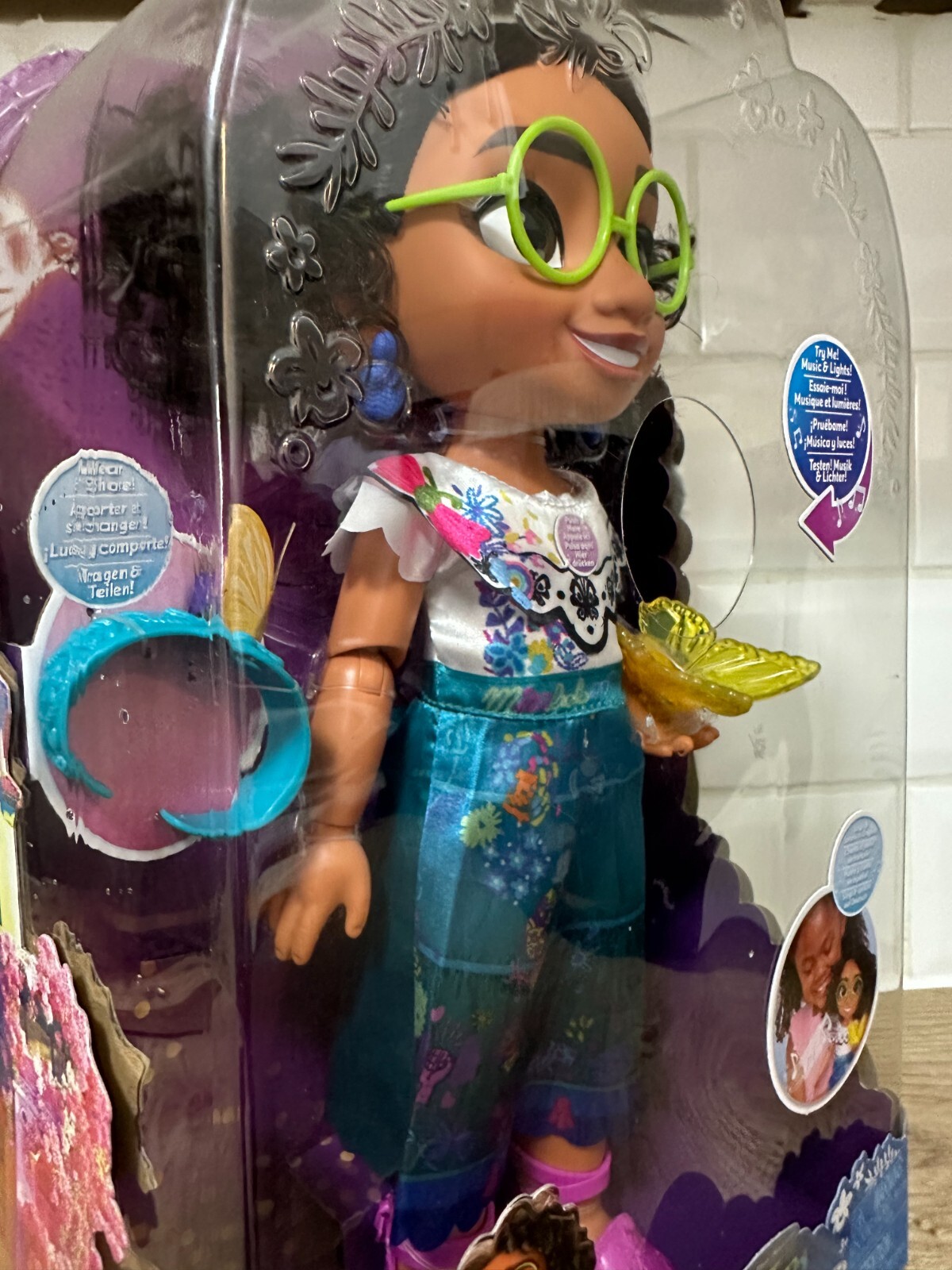 Disney Encanto SINGING Mirabel Doll & Magic Glowing Butterfly Kids ...