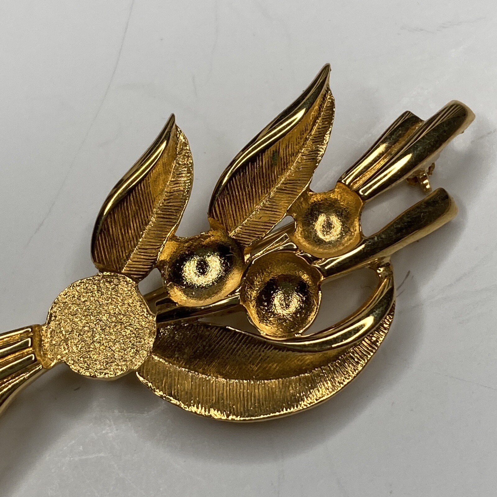 Beautiful Vintage NAPIER Faux Gold Tone Brooch Missin… - Gem