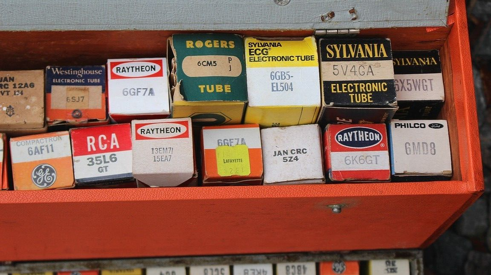 Vintage VERY LARGE GE Tube Caddy w/ 400+ Antique Radio TV etc Vacuum ...