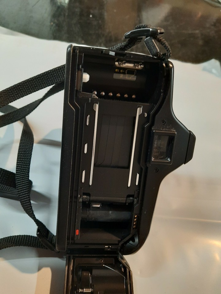 Minolta Maxxum 3000i 35mm SLR Camera Minolta Maxxum AF Zoom Lens ...