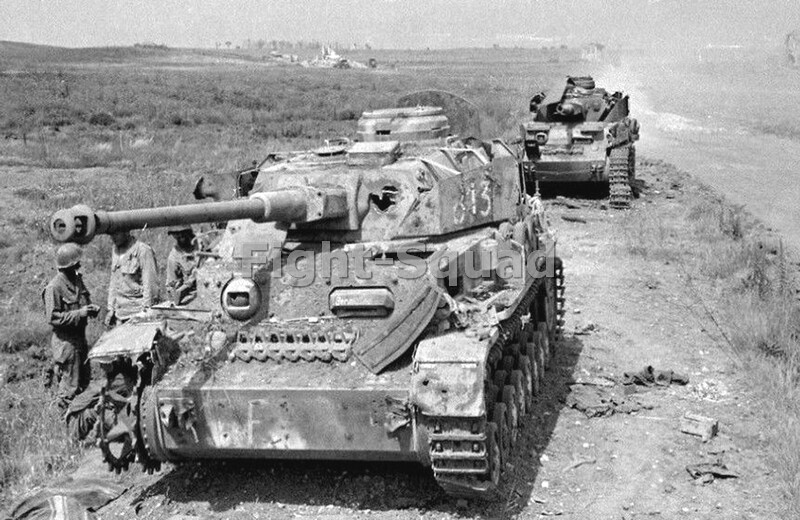 WW2 Picture Photo Italy 1943 Column of German tanks of Panzer Regiment ...