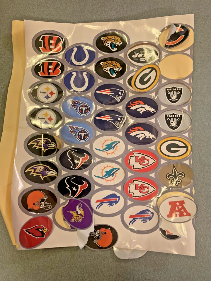 OVER 2 LBS. HUGE NEWER AND OLDER Tudor Electric Football PLAYER PARTS ...