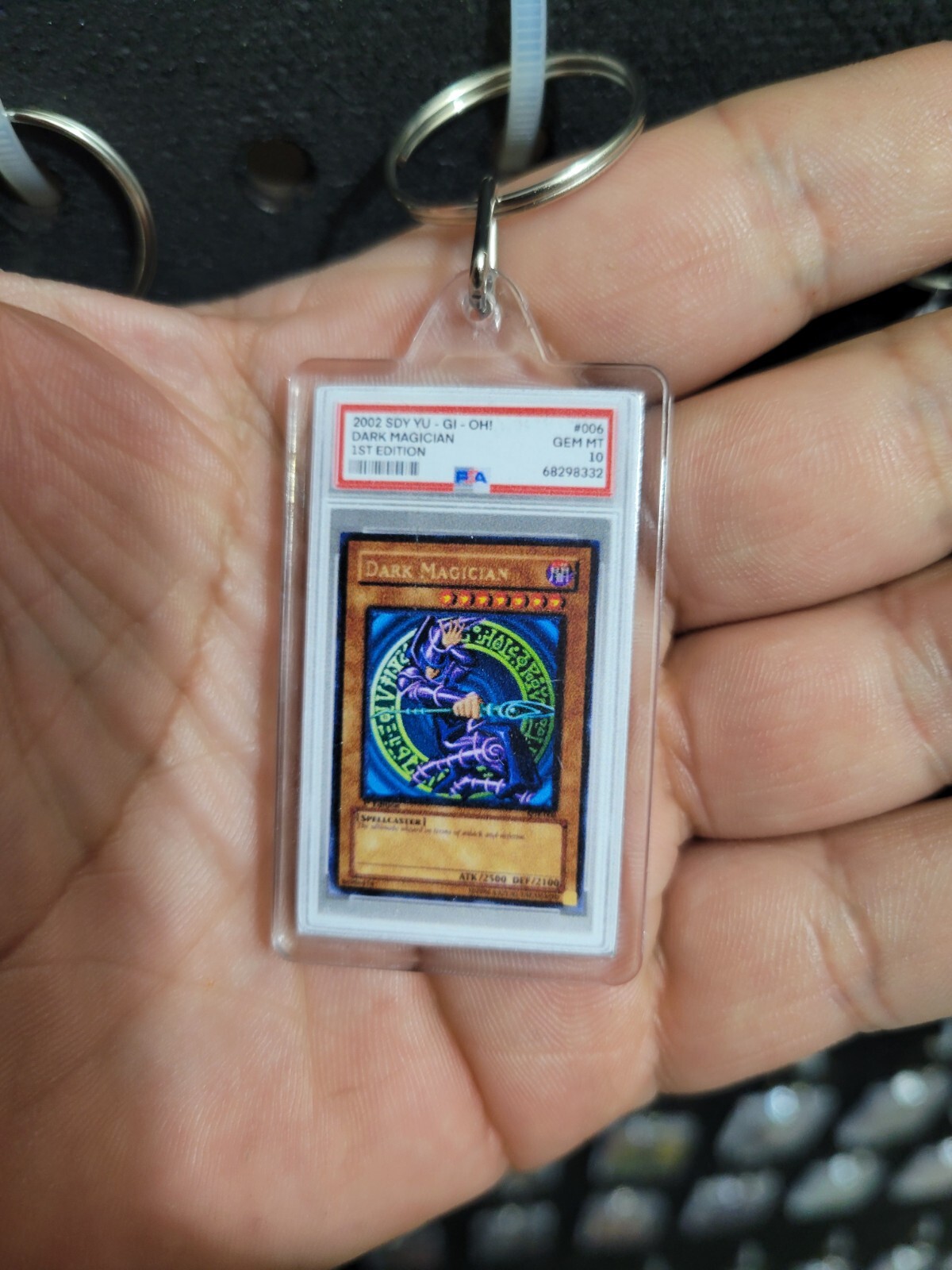 NOVELTY KEYCHAIN Yu-Gi-Oh! 1st Edition Dark Magician (NOT ACTUAL CARD ...