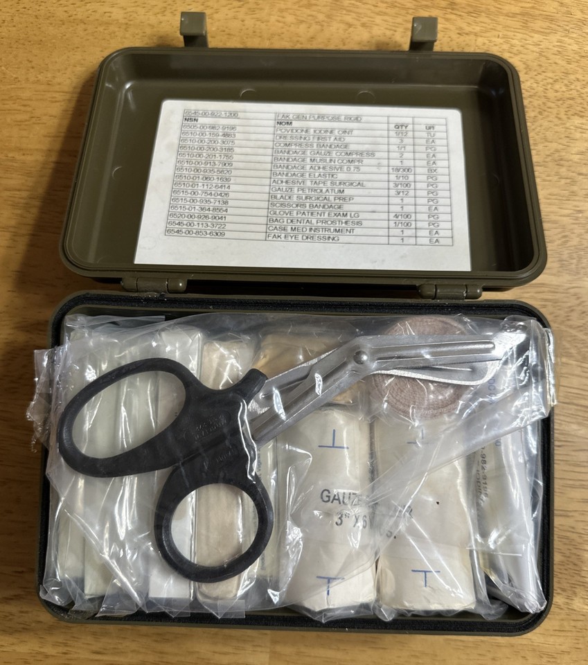 Vintage USA Army First Aid kit, plastic case, 6545-00-922-1200, full ...