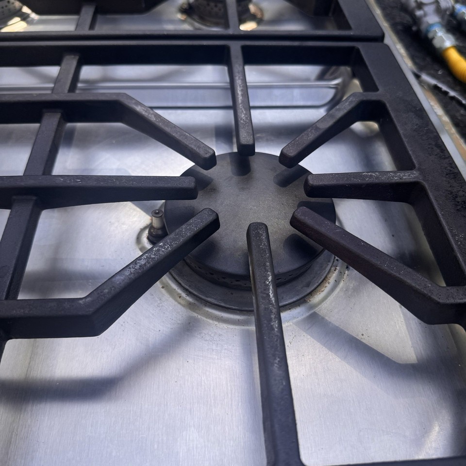 Wolf 36" Natural Gas Cooktop With 5 Dual-Stacked Sealed Burners Model ...