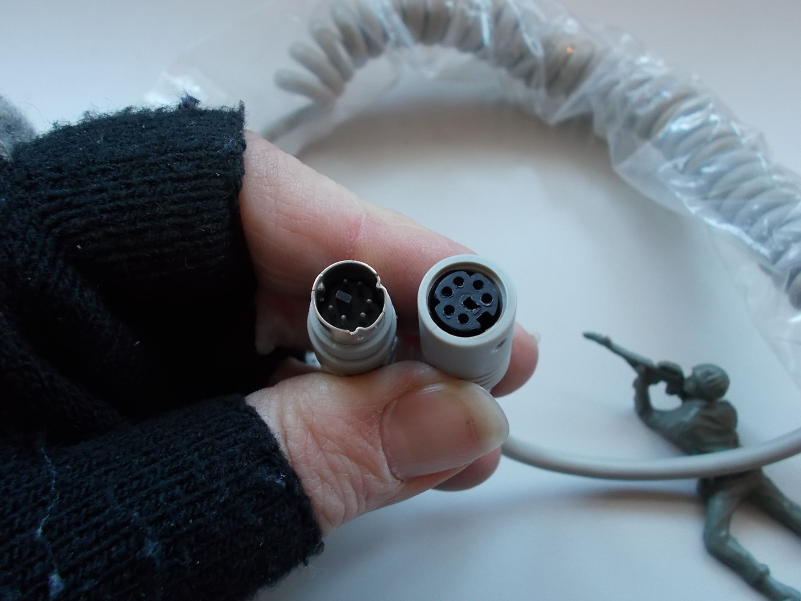 NEW Coiled Computer Cord Both Ends are 6-Pin, 23" long *FREE SHIPPING ...