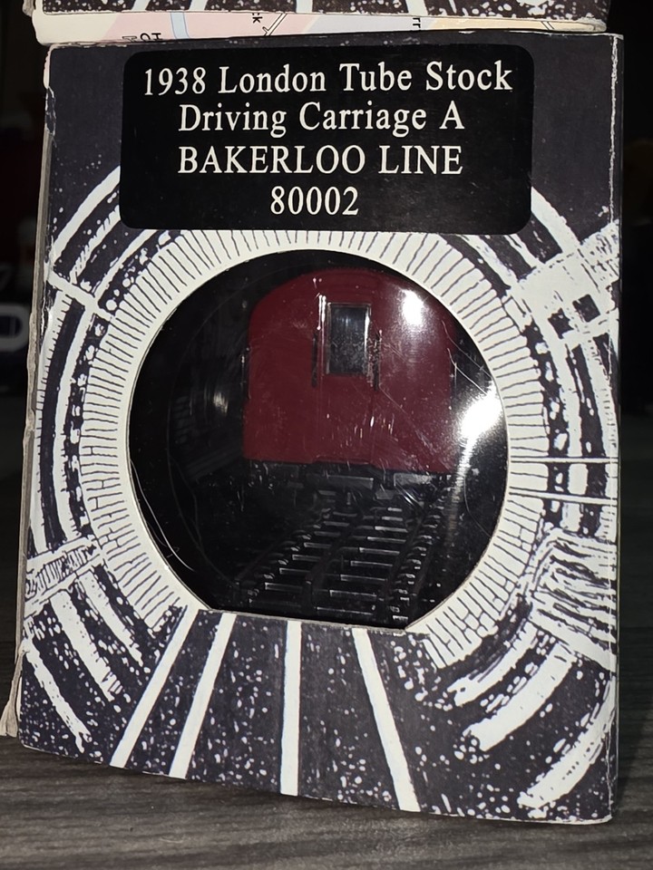 00 gauge EFE SET OF 2 LONDON transport TUBE STOCK BAKERLOO LINE 1938 ...