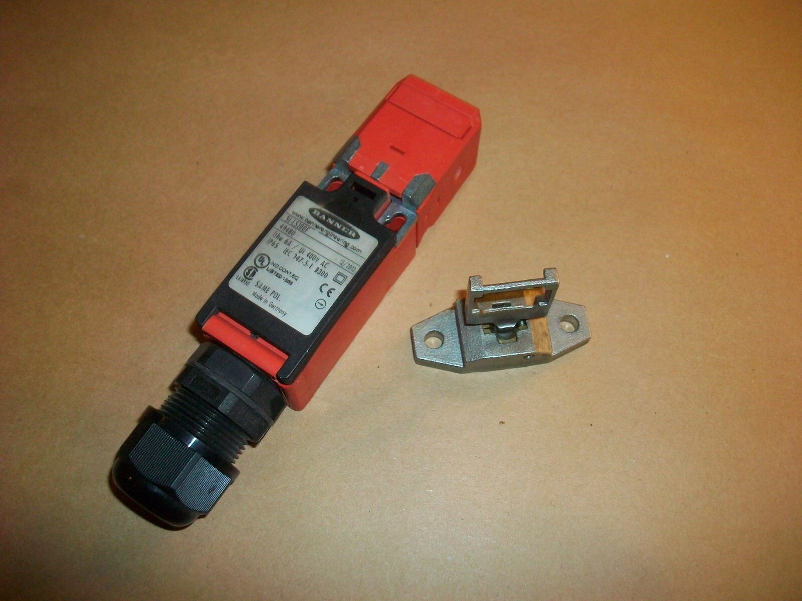 BANNER SI-LS100F SAFETY SWITCH with KEY USED | eBay