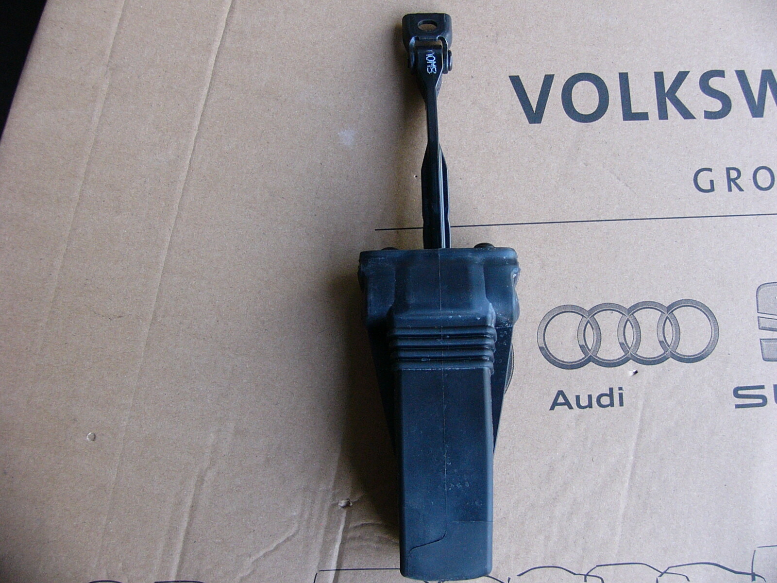 AUDI A4 B9 PASSENGER SIDE FRONT DOOR CATCH 8W0 837 267 | eBay UK
