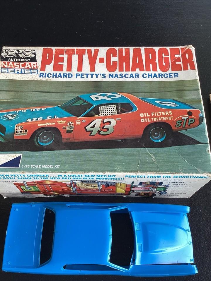 MPC Authentic NASCAR Series 1/25 Scale Model Kit | eBay
