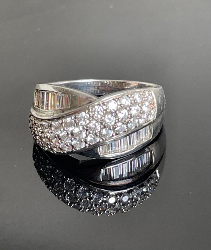 925 STERLING SILVER CZ CROSSOVER RING SIZE 9 - Gem
