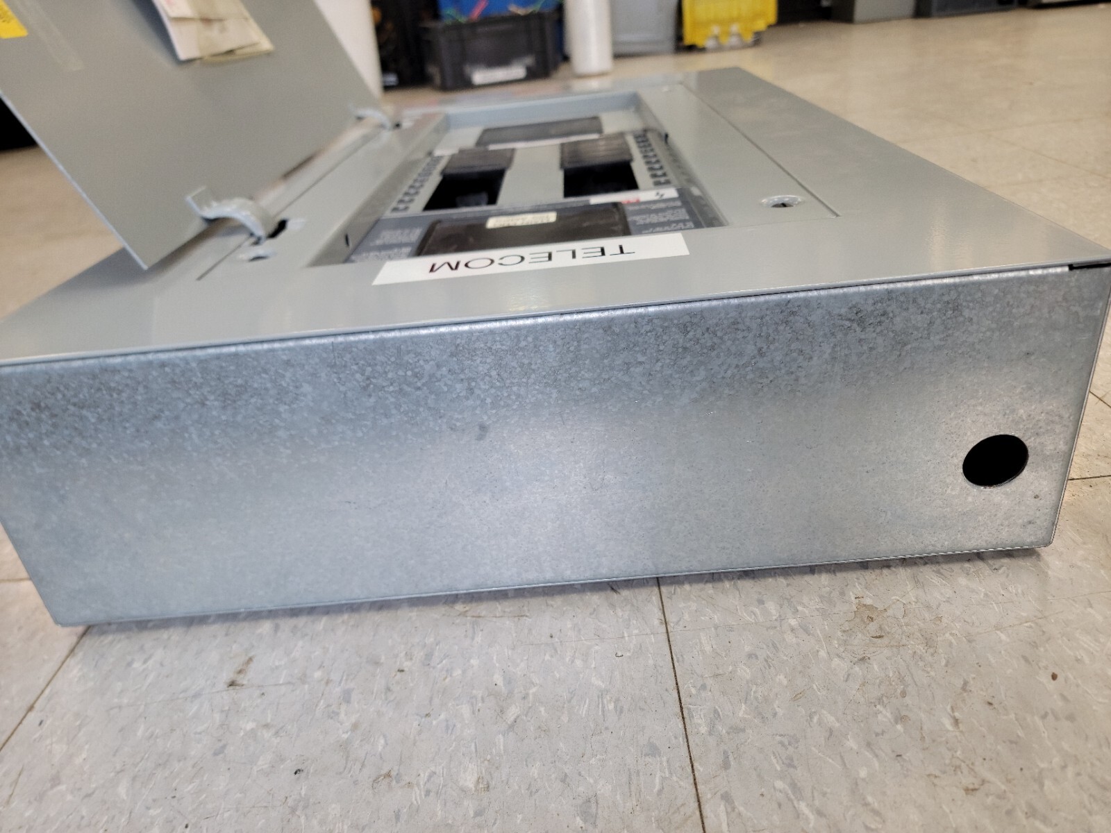 Siemens I1A18MC250C Panelboard, 250A Main Lug, 120/240V 18 ckt ...
