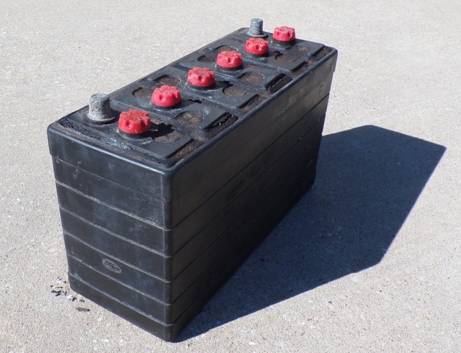 FORD Script ANTIQUE AUTO BATTERY RED TOP (1956-1957) 12 V Classic Car ...