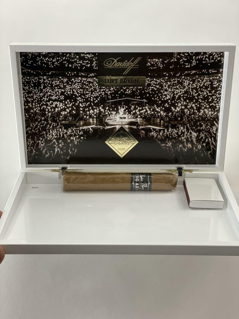 LUKE BRYAN SIGNED AUTOGRAPH EXCLUSIVE DAVIDOFF SHORE THING BOX W/ 1 ...