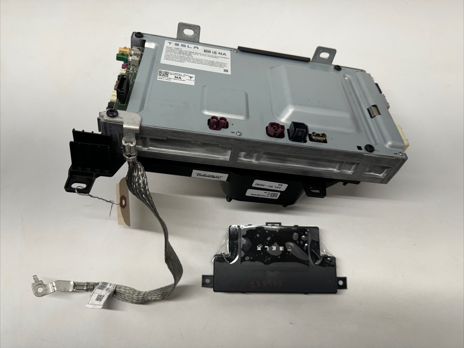 2021 Tesla Model Y MCU Intel Computer w/vsec & key 1775000-90 3667 ...