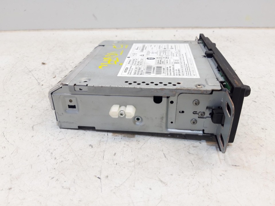 2015 RENAULT TRAFIC RADIO STEREO HEAD UNIT 281151569R *BRAUCHT CODE | eBay