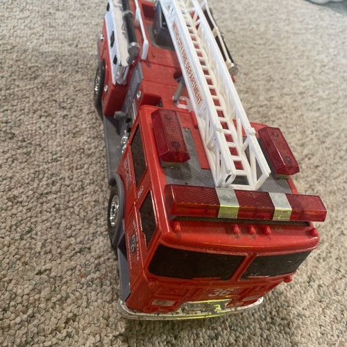 FUNRISE VINTAGE Metro City Fire Department Truck - w/ Lights And Sounds ...