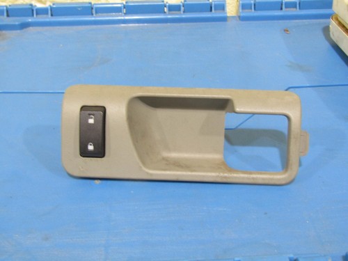 2004-2007 Ford Freestar OEM passenger side front door handle trim w ...