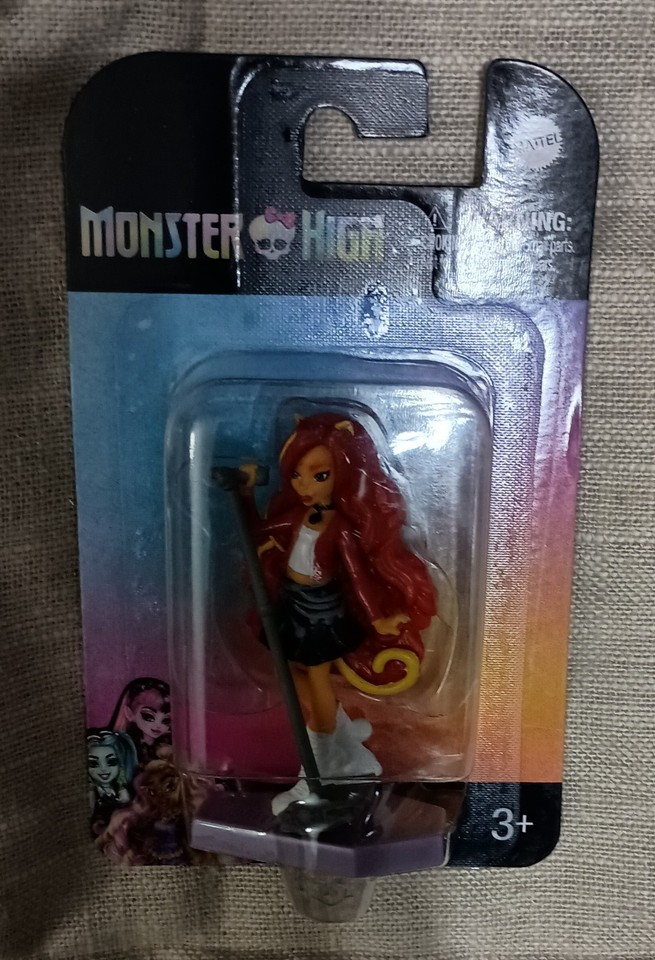 Monster High 4 Collectible Mini Figures Draculaura Clawdeen Lagoona ...