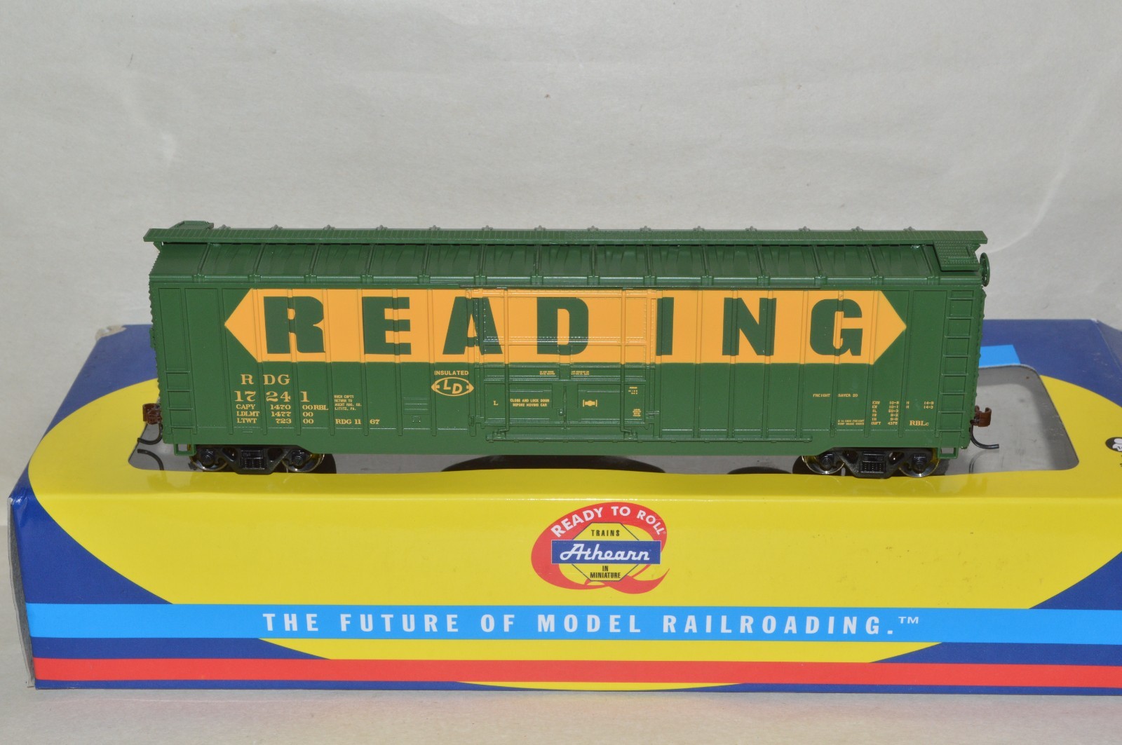 HO scale Athearn RTR Reading Railroad 50' outside braced plug door box ...