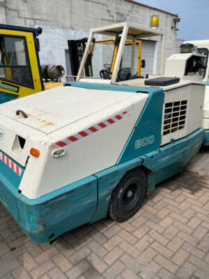 Rider Sweepers - Tennant Sweeper 800 Used