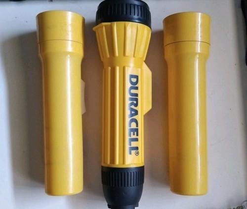 1-Duracell ProCell Plastic Outdoor Indoor Flashlights + 2 Everyday ...