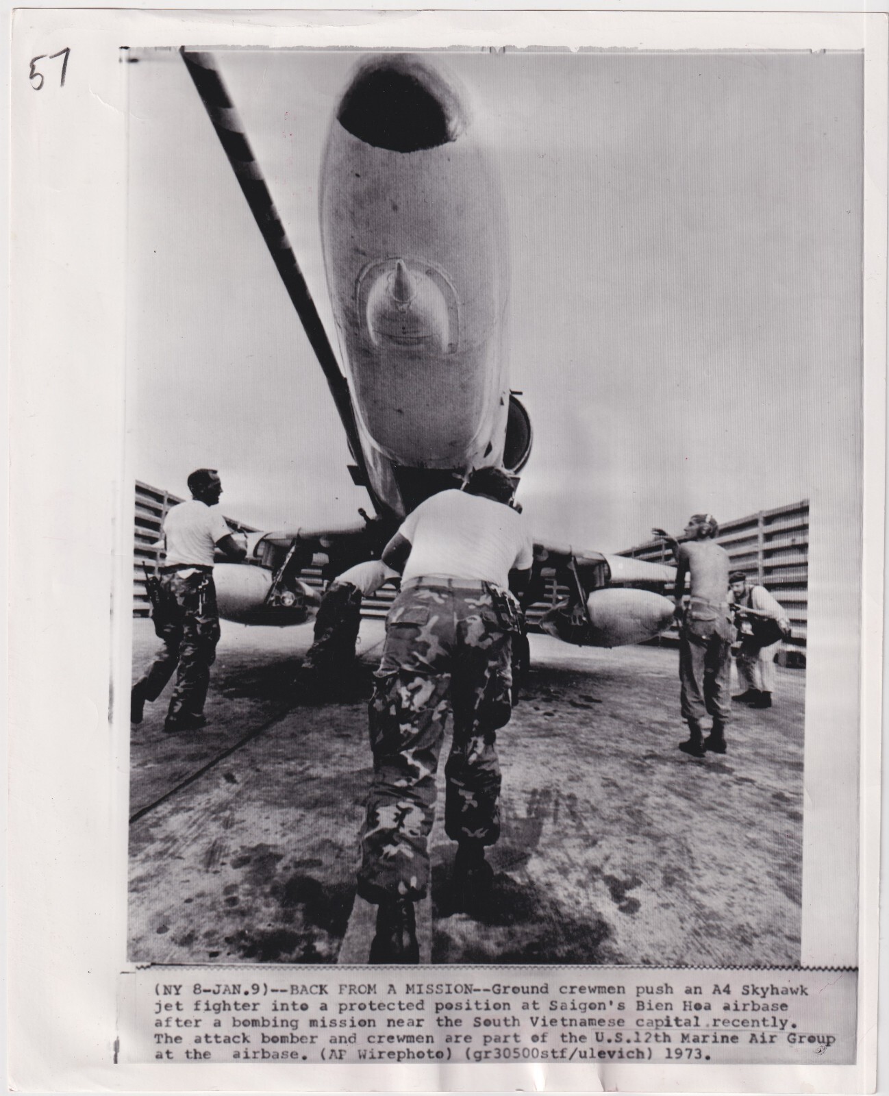 ULEVICH * U.S. AIRCRAFT near SAIGON * VIETNAM WAR * VINTAGE 1973 press ...