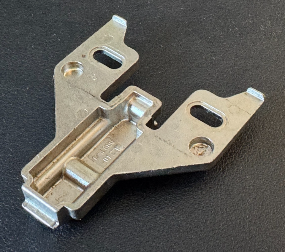 BLUM Cabinet Hinge 175L660-01.22 Clip-On Mounting Plate – QUICK ...