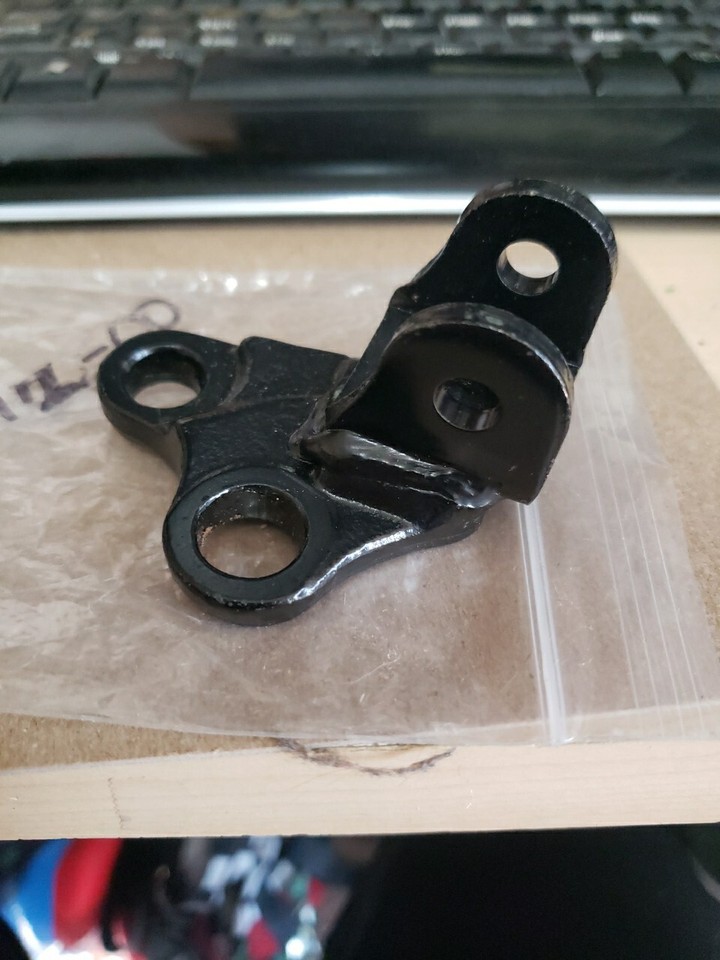 1982 YAMAHA 82 YZ125 YZ 125 YZ125J 5X4 - FOOTREST PEG LEFT BRACKET ...