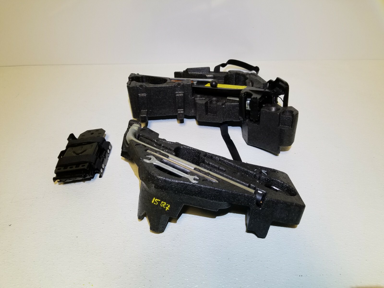 11 12 13 14 15 AUDI Q7 SPARE TIRE TOOLS JACK WRENCH HOOK CASE OEM 87k ...