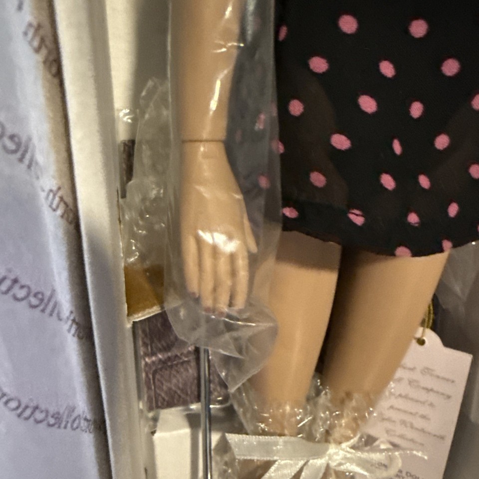 Tonner Fashion Doll Blush & Bashful Sydney Chase Blonde New w/shipper ...