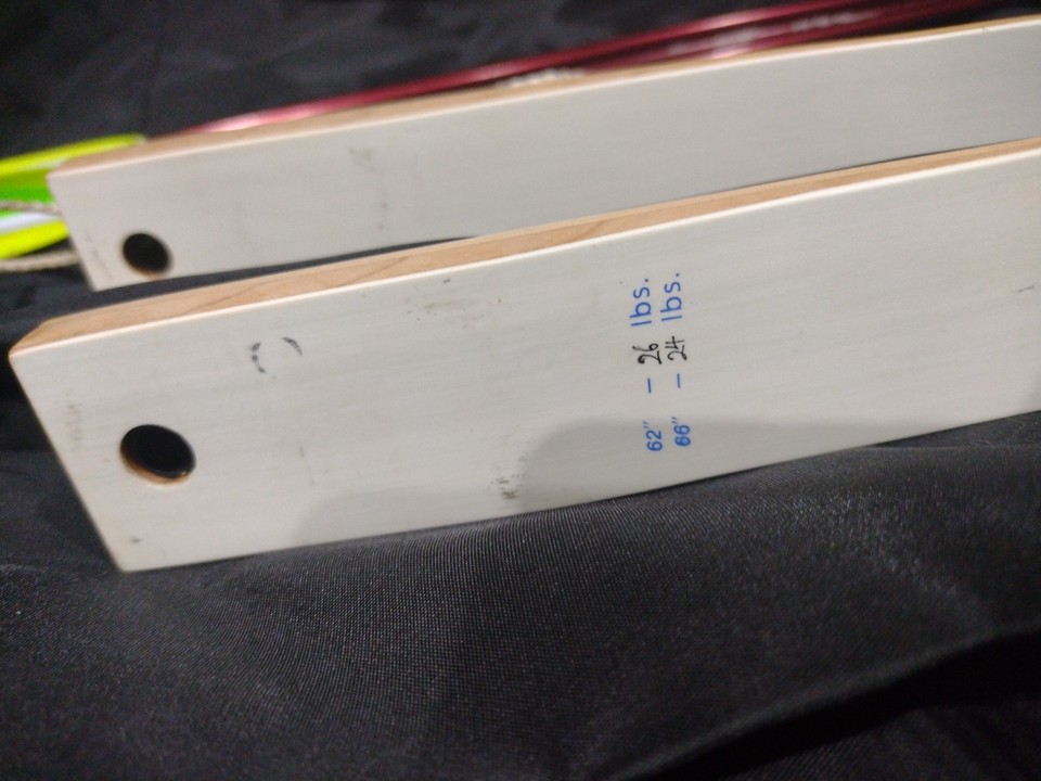 Samick Polaris Recurve Bow 24lbs-26 Lbs With Three Arrows, Quiver And ...