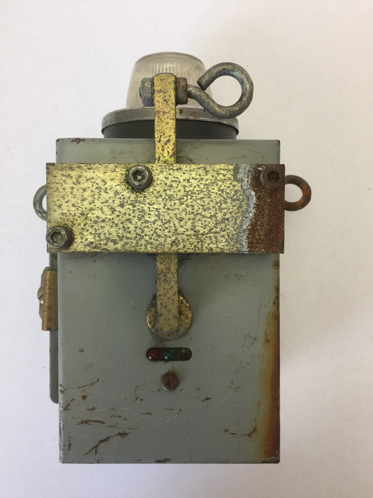 STRATOLITE #105 SAE-R(2)-72 D.O.T. PM-392 ENCLOSURE MISSING/BROKE LED ...