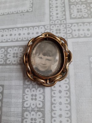 Victorian mourning jewellery or a sweetheart locket spares repairs ...