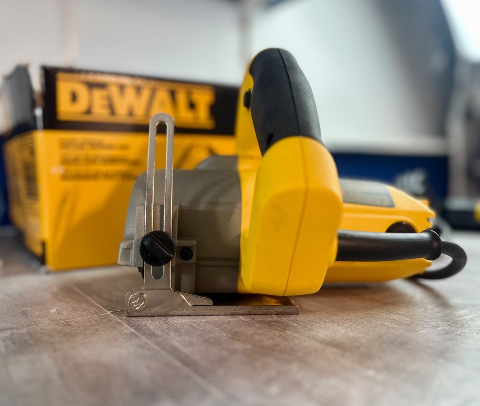 DeWALT DWC860W HD 4-3/8'' 10.8 Amp Wet Dry Tile Stone Masonry Saw ...