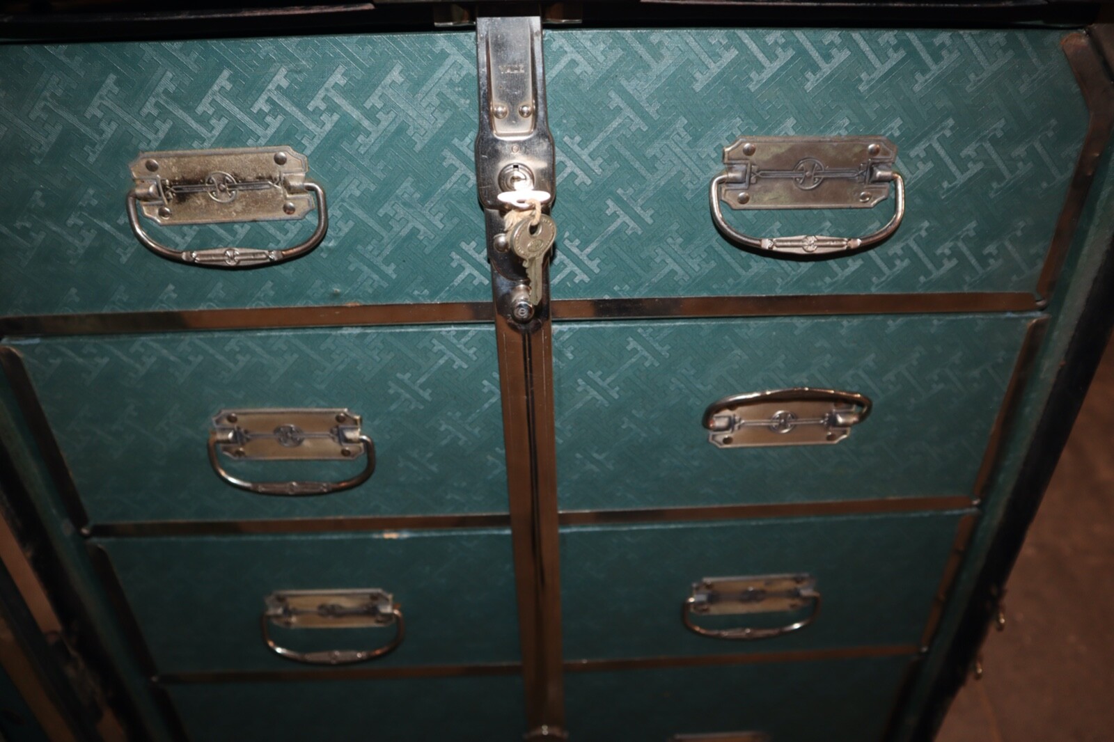 Vintage Antique Hartmann Gibraltarized Steamer Wardrobe Trunk Cushion ...