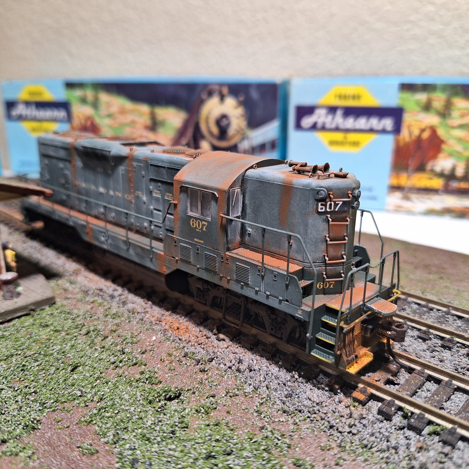 Proto 2000 GP7 Reading weathered locomotive train engine HO scale