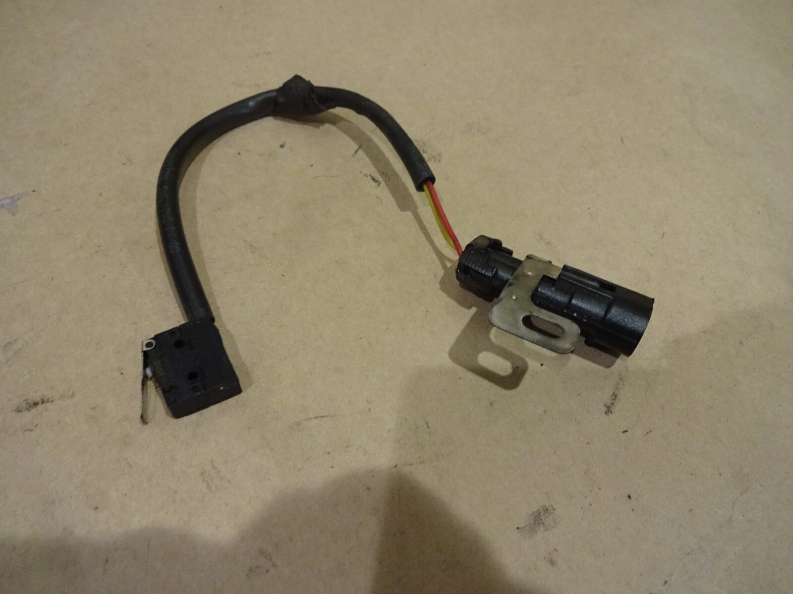 Ferrari 360,430,456,550,575 - Door interior Handle Micro Switch - P/N ...