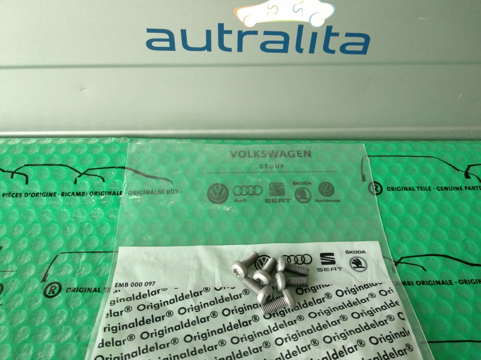 VW Volkswagen OEM Jetta Engine Appearance Cover-engine Cover Screw ...