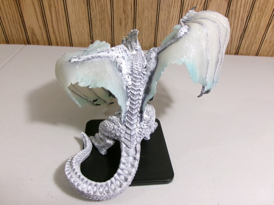 =Dungeons and Dragons ICINGDEATH, Gargantuan White Dragon LE 3/3 Figure ...