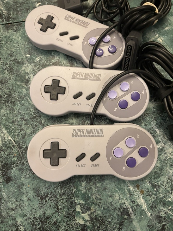 Super Nintendo SNES Console Bundle TESTED WORKING 4 Controllers 5 games ...
